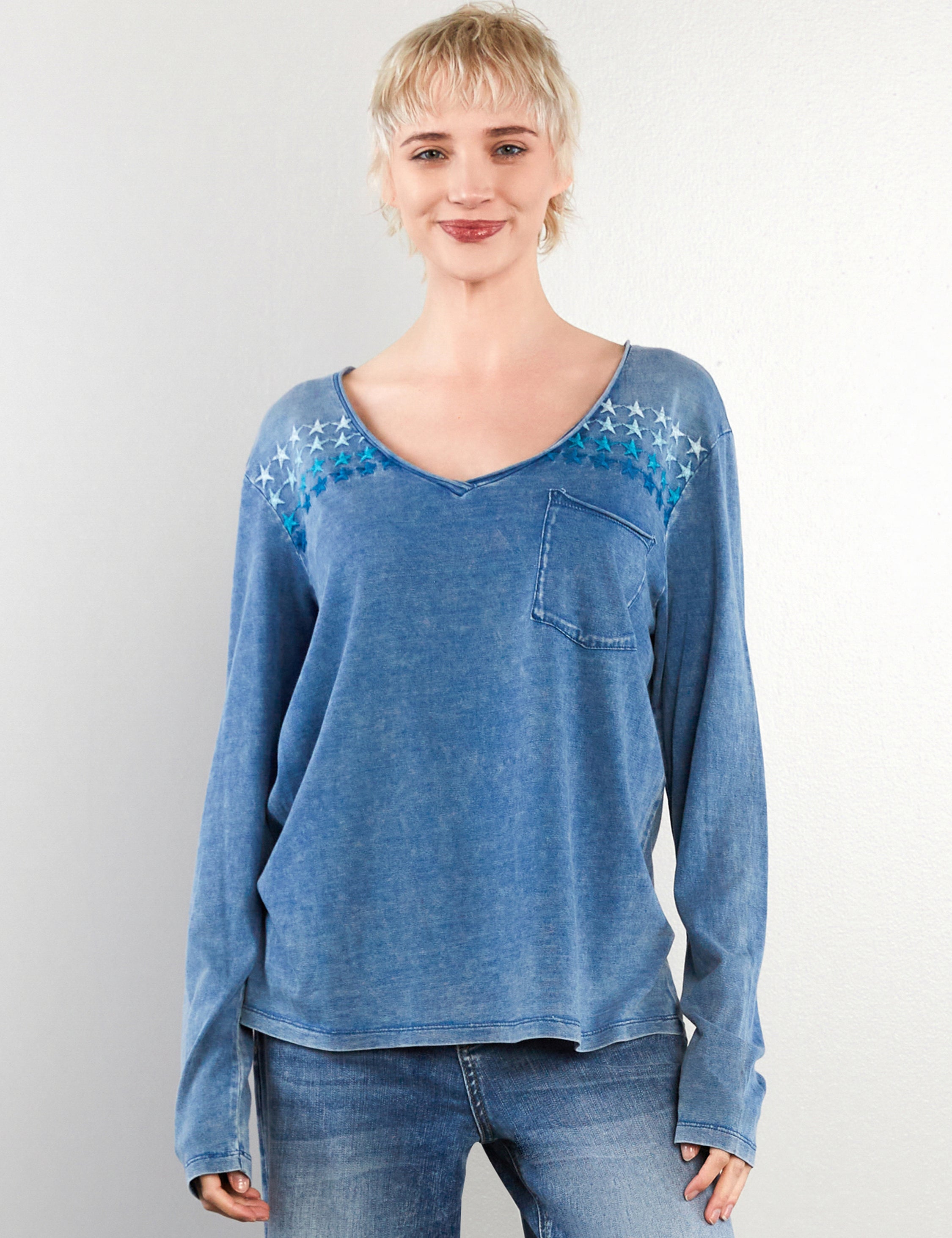 Women’s Superstar Embroidered V-neck Tee – Billy T – billytshop