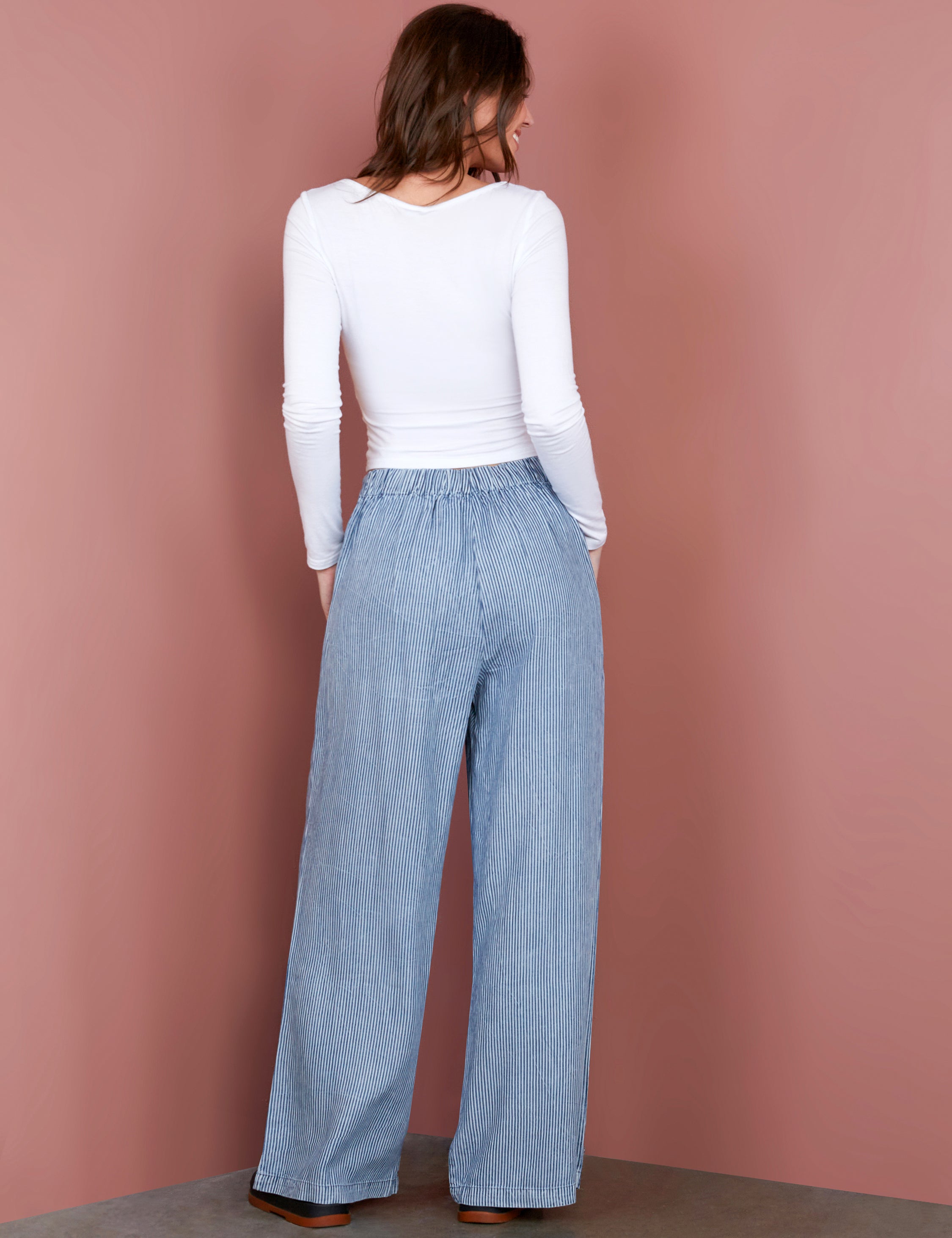 Women’s Follow Me Low-Cut Pleated Pants – Billy T – billytshop